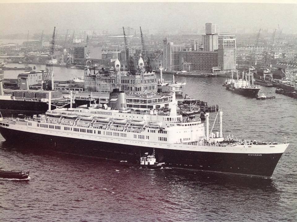 Solve Statendam 1956 jigsaw puzzle online with 70 pieces