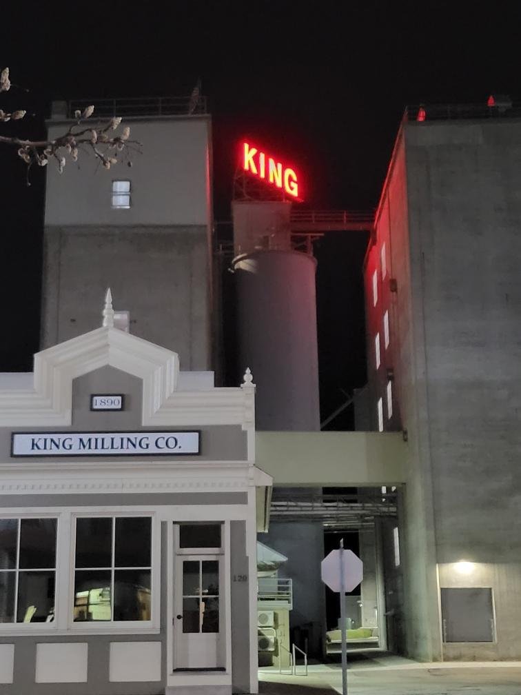 Solve King Milling jigsaw puzzle online with 48 pieces