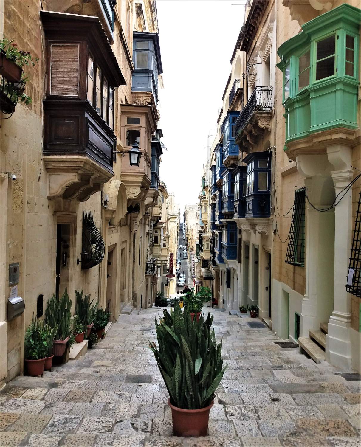 Solve Valletta City, Malta jigsaw puzzle online with 270 pieces