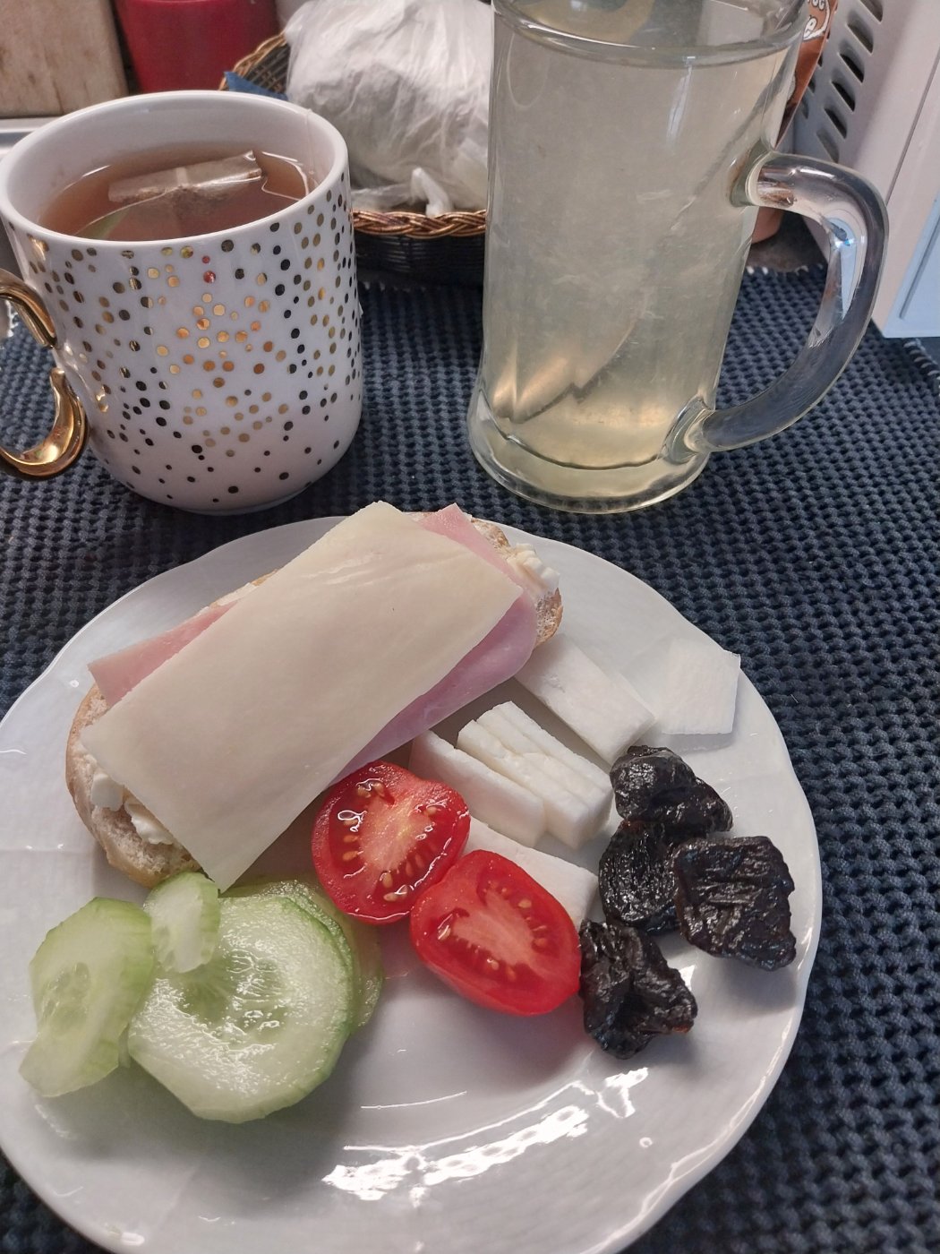 Solve Ranajky -Breakfast jigsaw puzzle online with 35 pieces