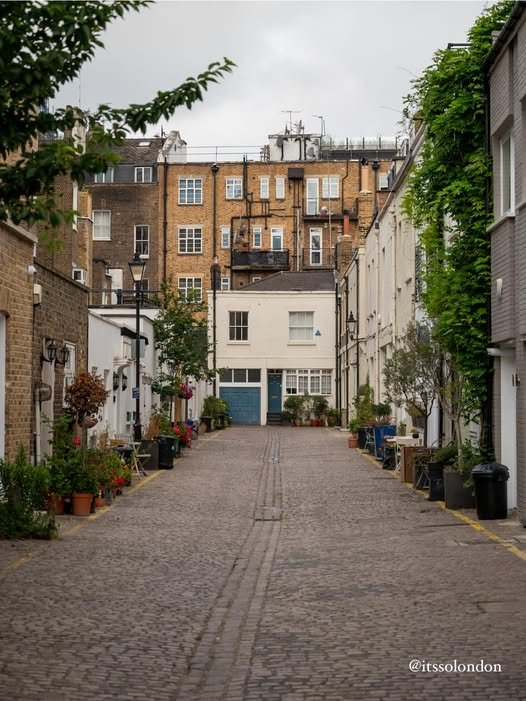 Solve Sth Kensington jigsaw puzzle online with 80 pieces