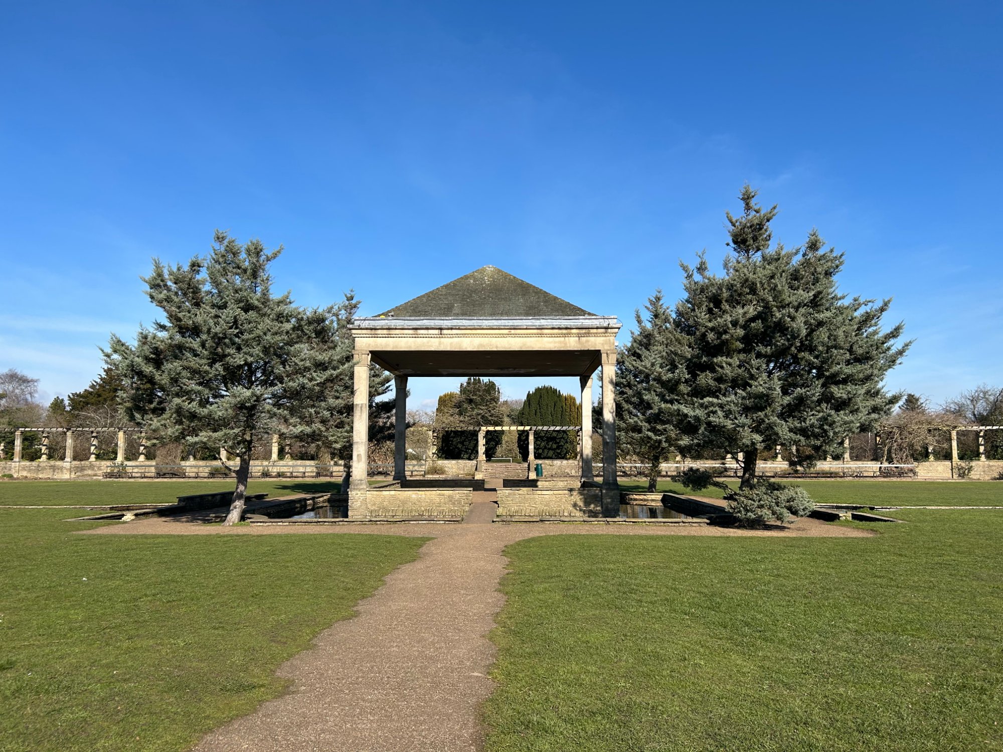 Solve Waterloo Park jigsaw puzzle online with 80 pieces
