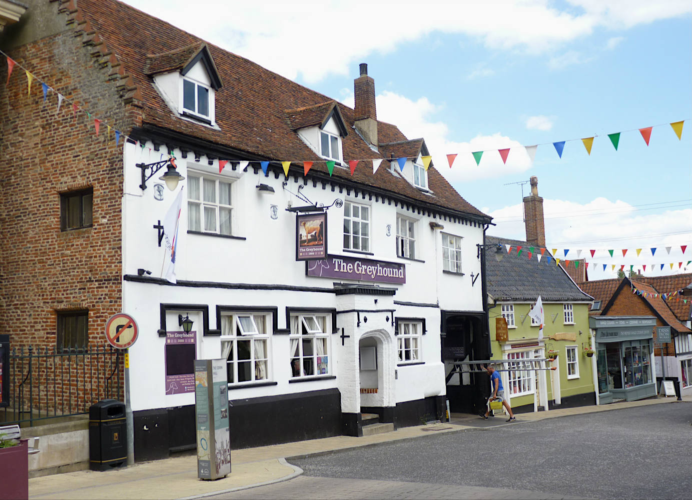 Solve Greyhound pub, Diss jigsaw puzzle online with 140 pieces