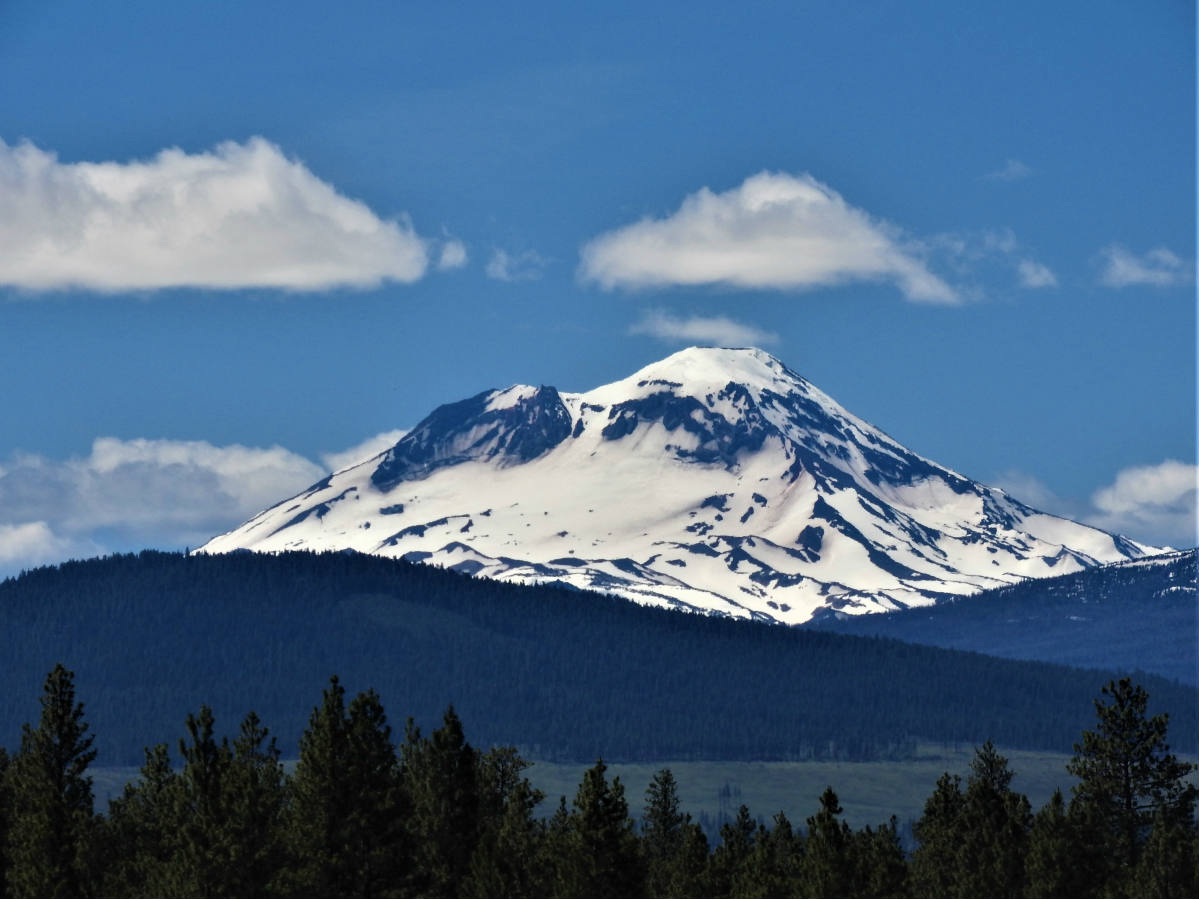 Solve Cascade Mt jigsaw puzzle online with 88 pieces