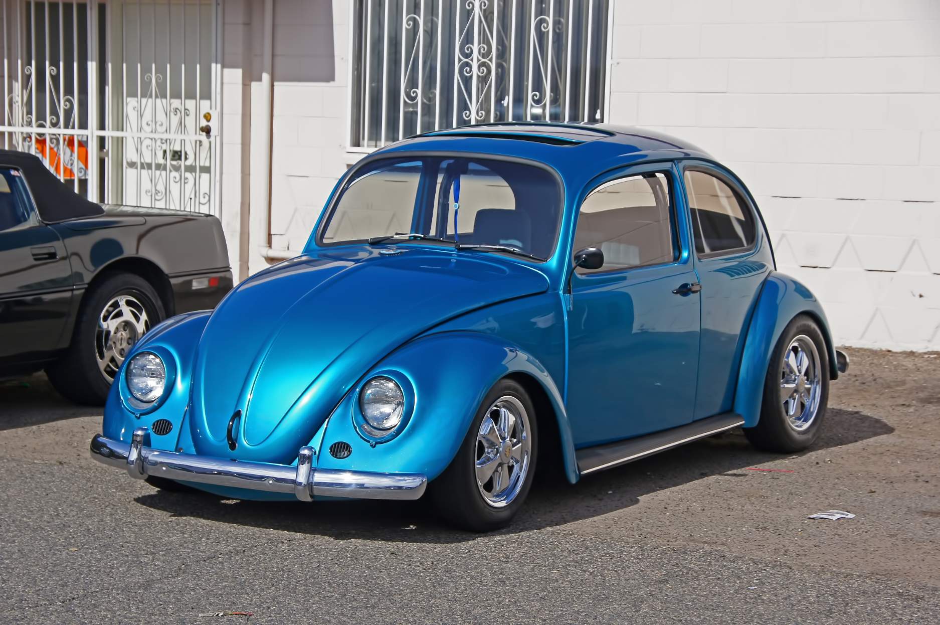 Solve Blue VW Bug jigsaw puzzle online with 150 pieces