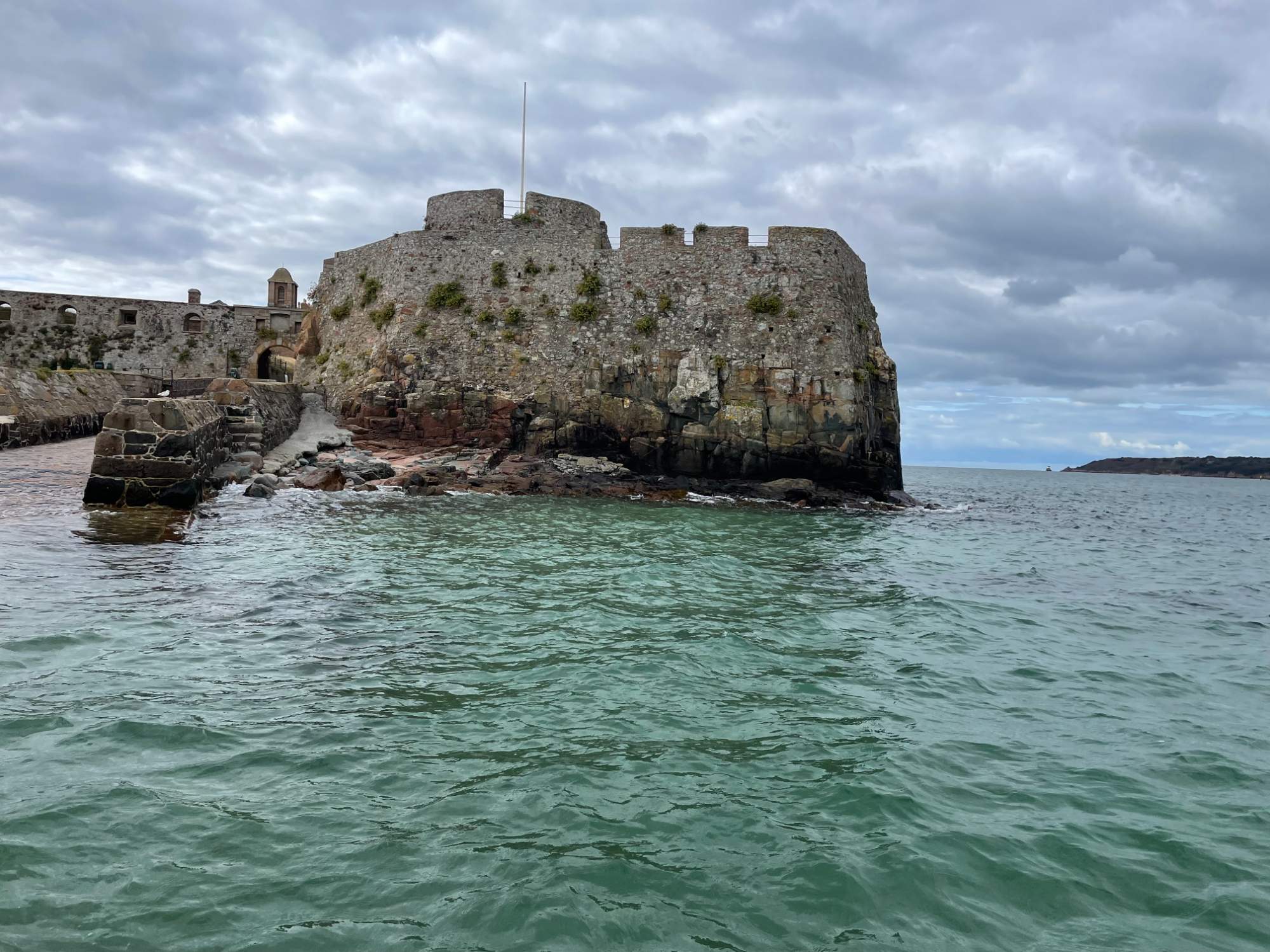 Solve Elizabeth Castle jigsaw puzzle online with 252 pieces