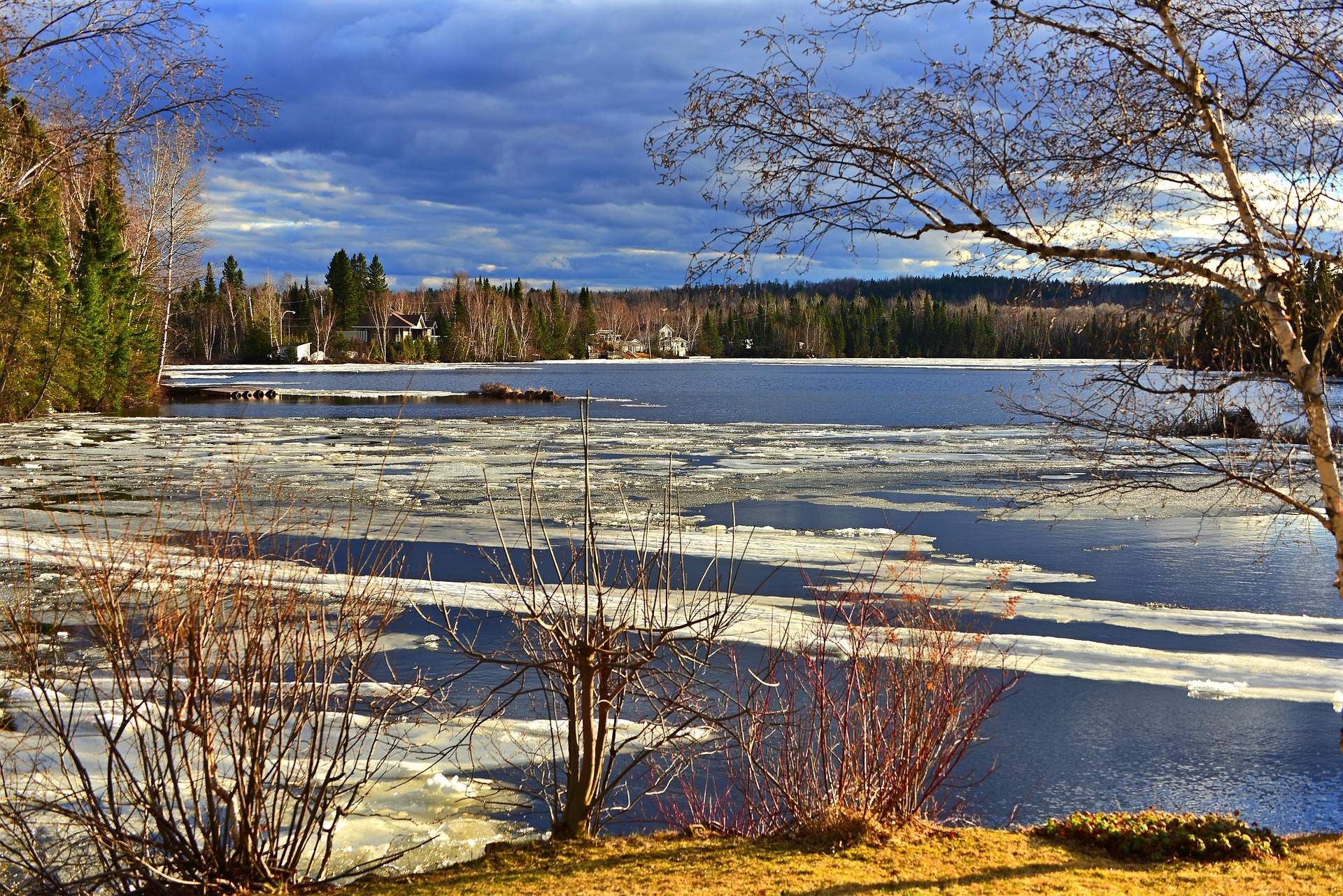 Solve Spring Thaw - Québec, Canada jigsaw puzzle online with 216 pieces
