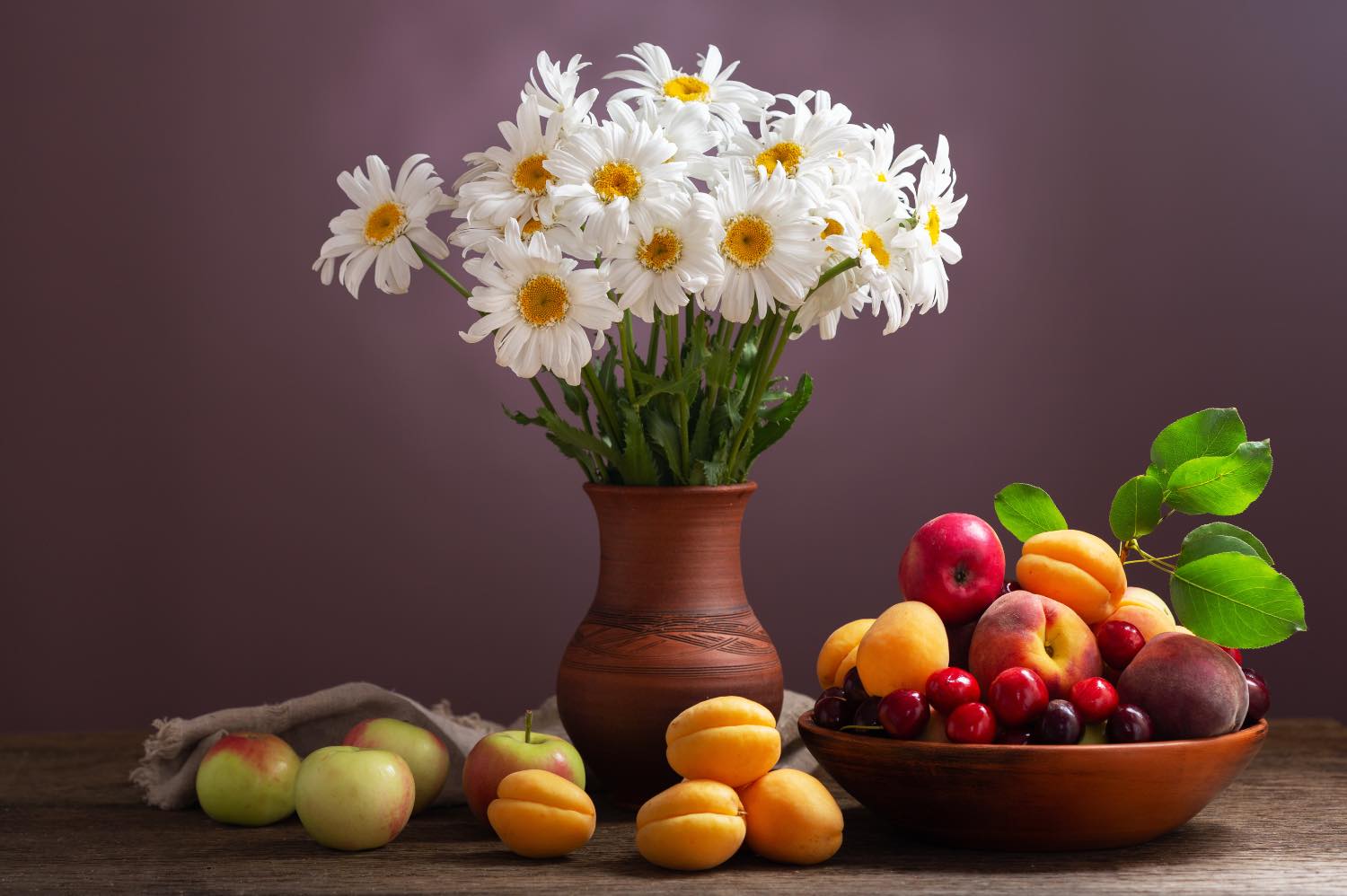 Solve The Daisy jigsaw puzzle online with 77 pieces