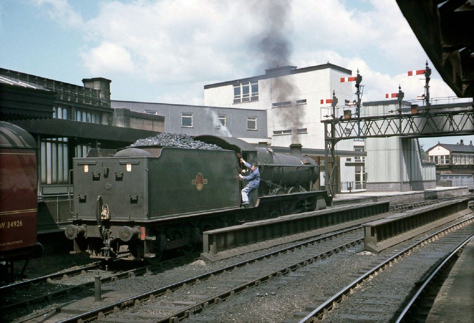 Solve GWR Hall Class 4-6-0 6903 Belmont Hall at Shrewsbury, 1964 ...