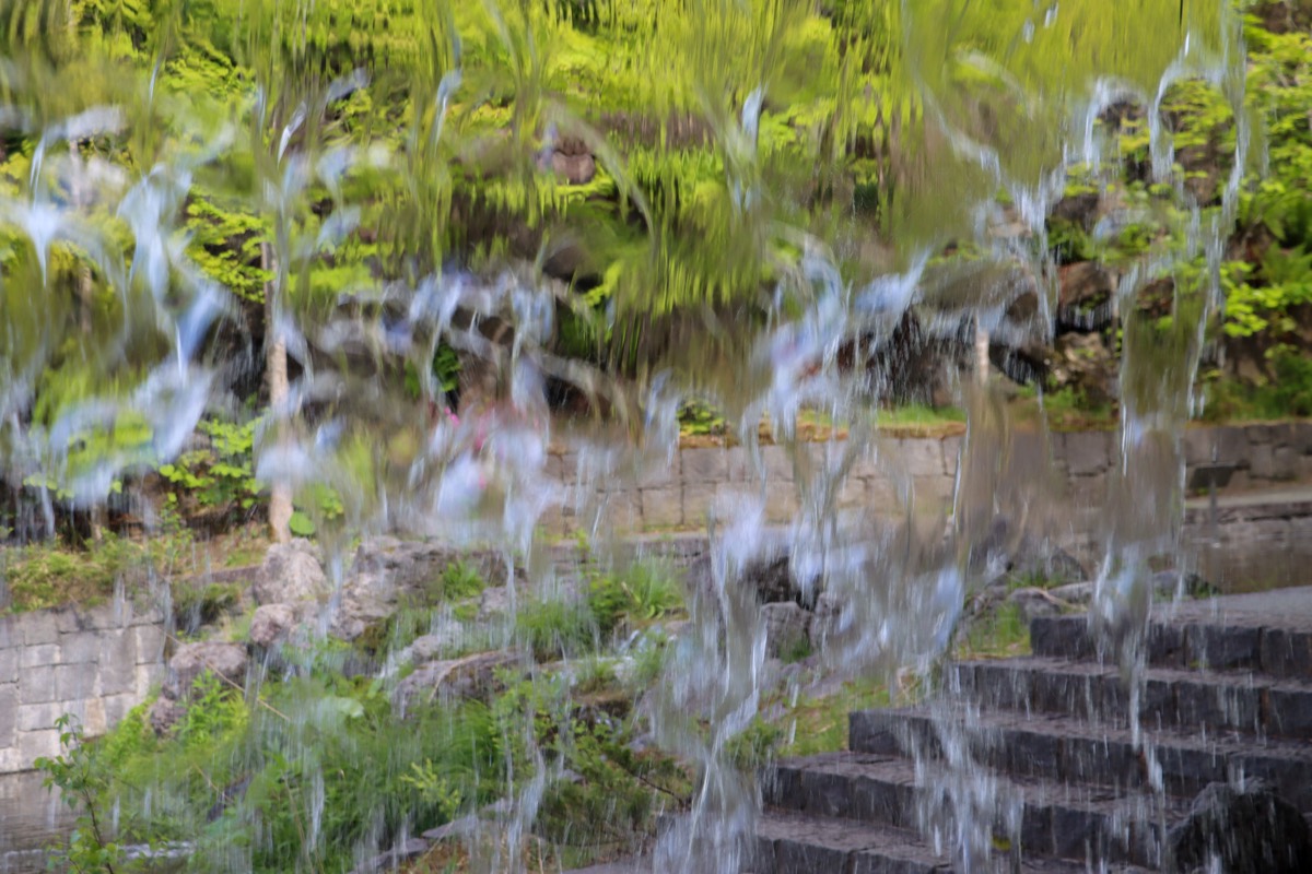 Solve View from the backside of a waterfall jigsaw puzzle online with ...