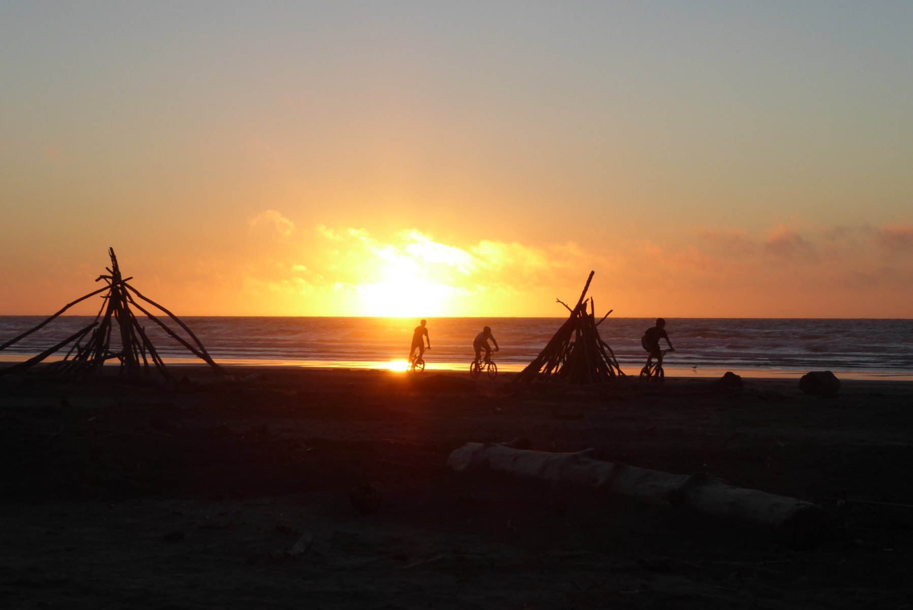 Solve Sunset over Waitarere Beach, Levin, New Zealand jigsaw puzzle ...