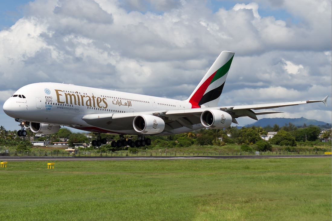 Solve Emirates - Airbus A380-800 jigsaw puzzle online with 216 pieces