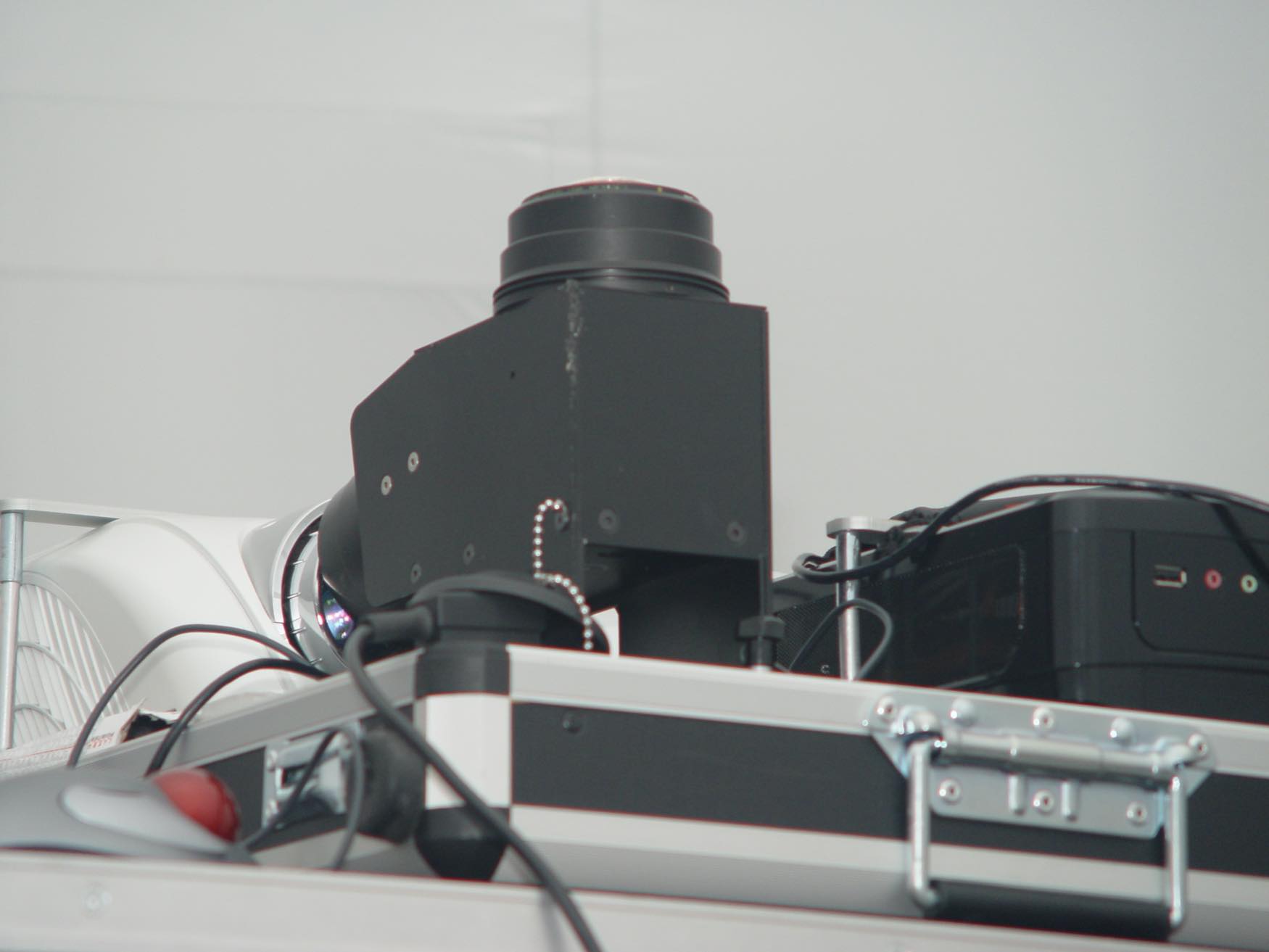 Solve The projector used in the balloon. jigsaw puzzle online with 154 ...