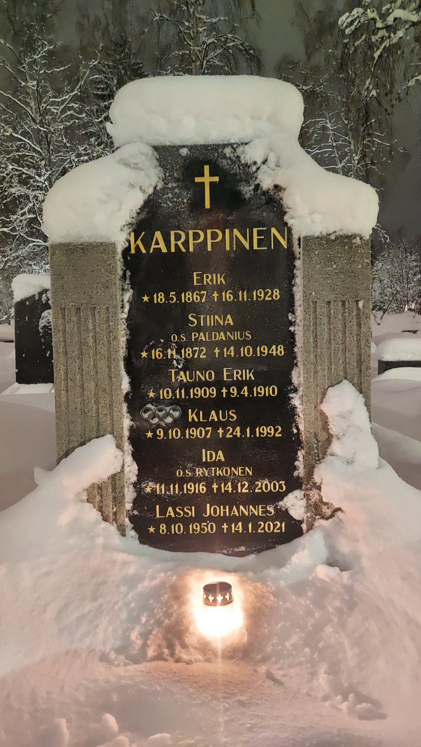 Solve Lajes gravestone jigsaw puzzle online with 153 pieces