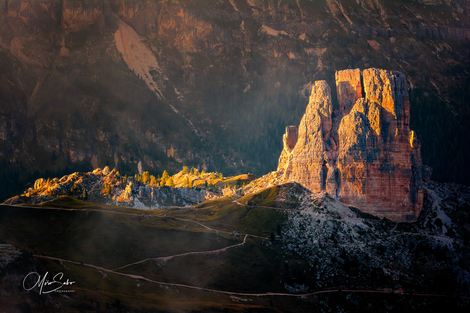 Solve Miro Sabo Photography - Dolomity jigsaw puzzle online with 35 pieces