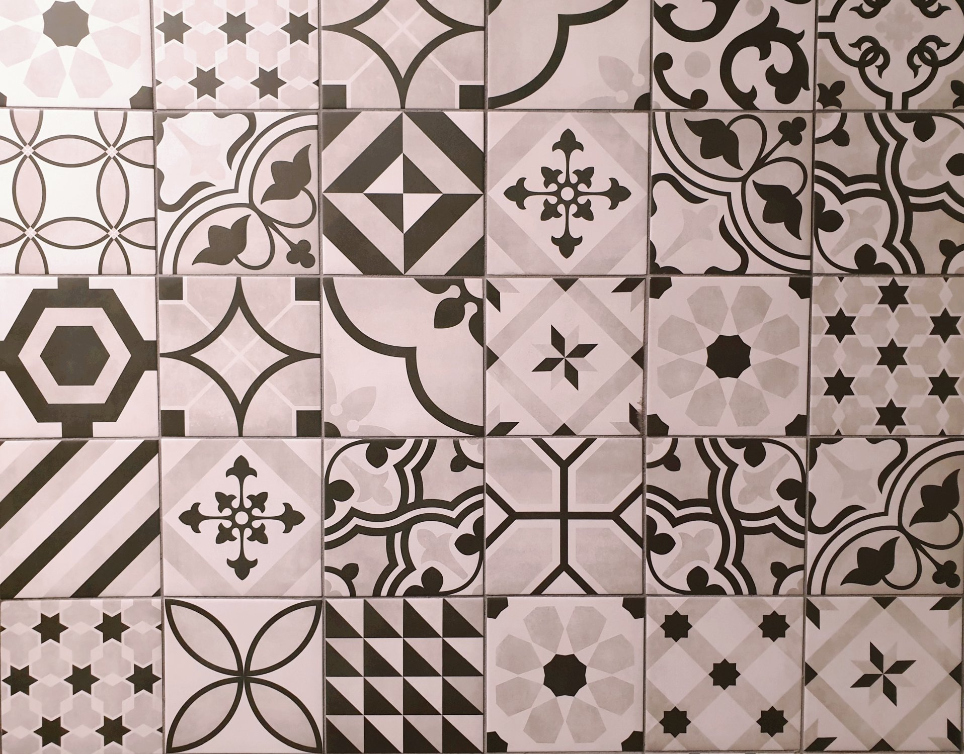 Solve TILES jigsaw puzzle online with 80 pieces