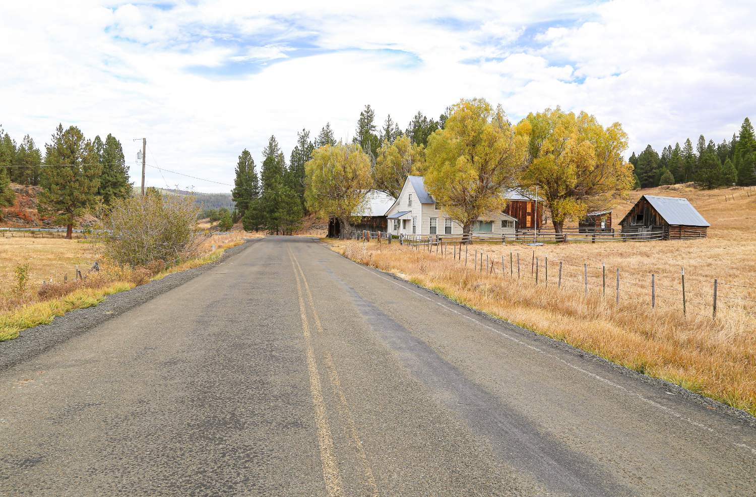 Solve REMOTE RANCH jigsaw puzzle online with 96 pieces