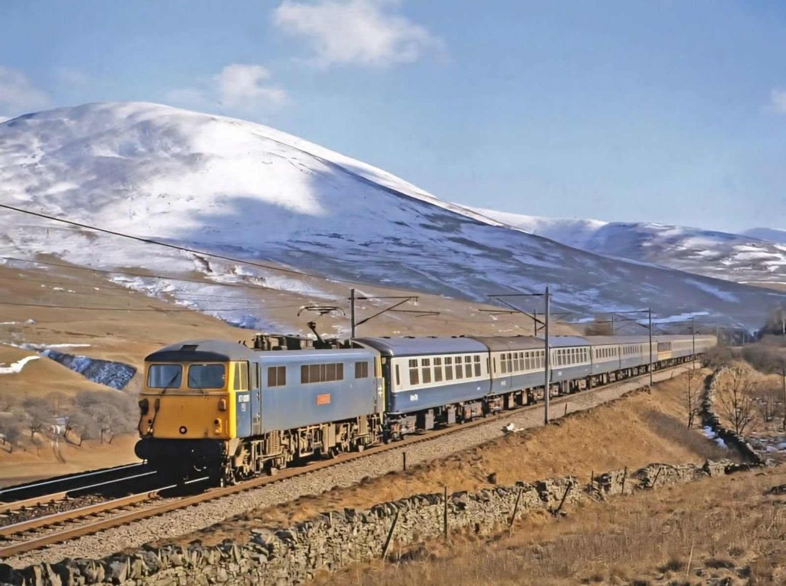 Solve BR Class 87 87035 Robert Burns at Elvanfoot, South Lanarkshire ...