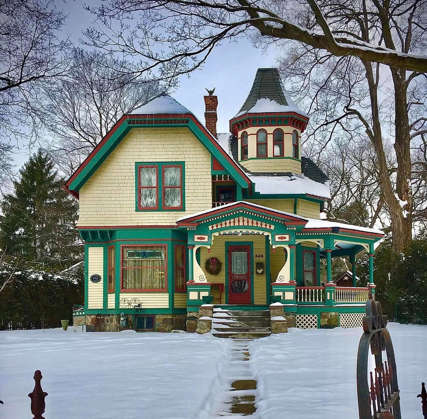 Solve Leonard Eldred House jigsaw puzzle online with 121 pieces
