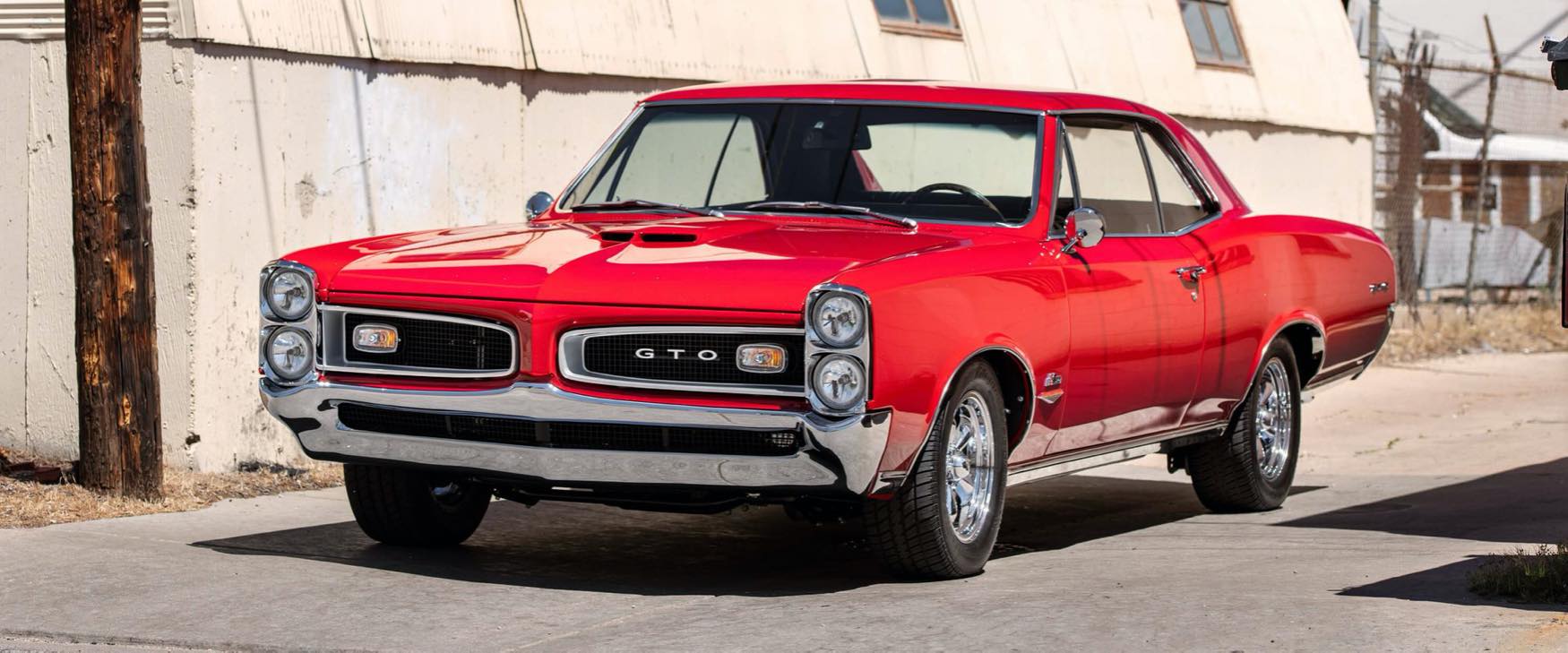 Solve 1966-pontiac-gto- jigsaw puzzle online with 84 pieces