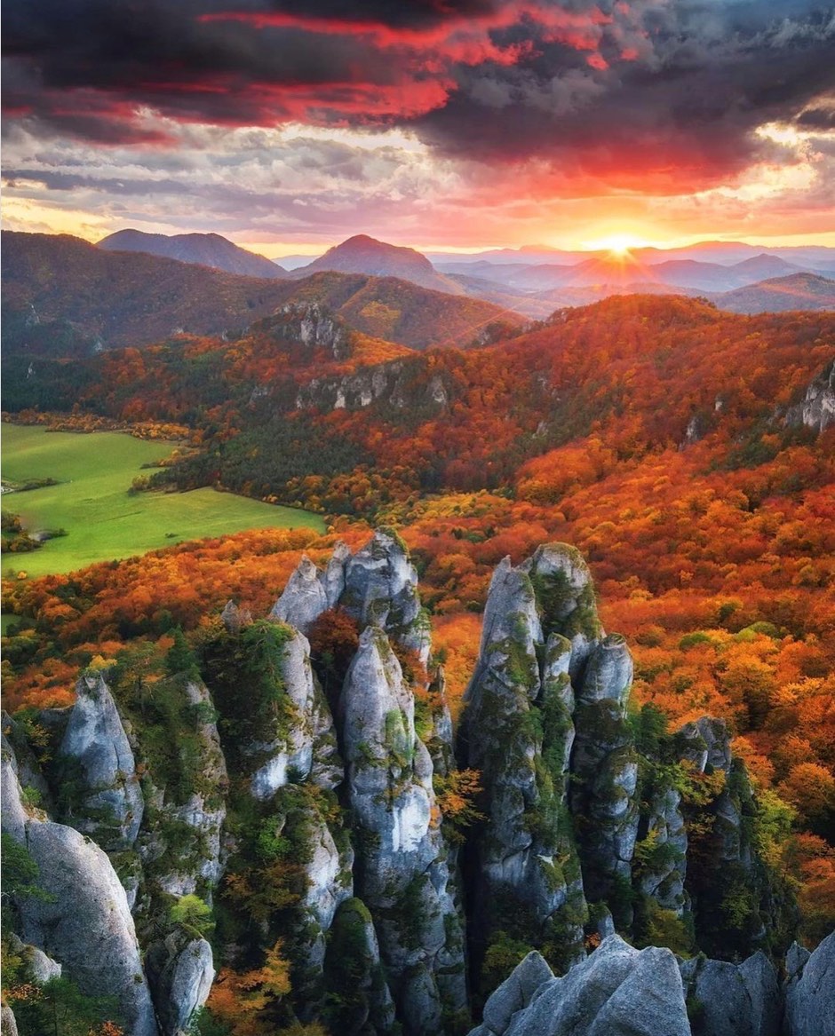 Solve Spectacular Slovakia jigsaw puzzle online with 252 pieces