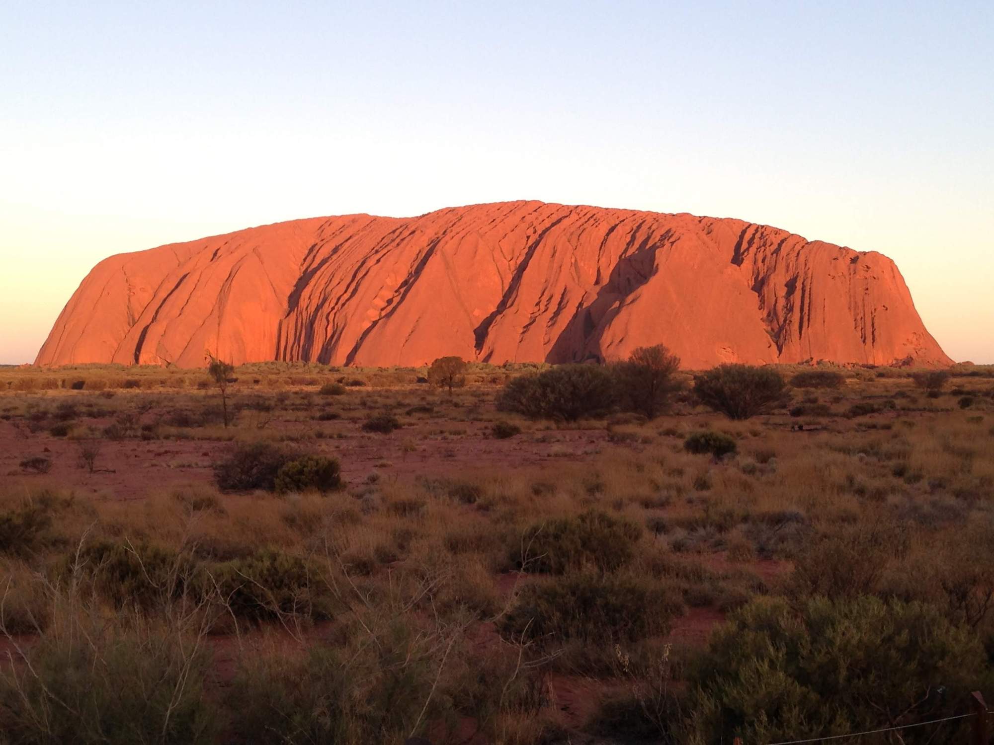 Solve Uluru jigsaw puzzle online with 594 pieces