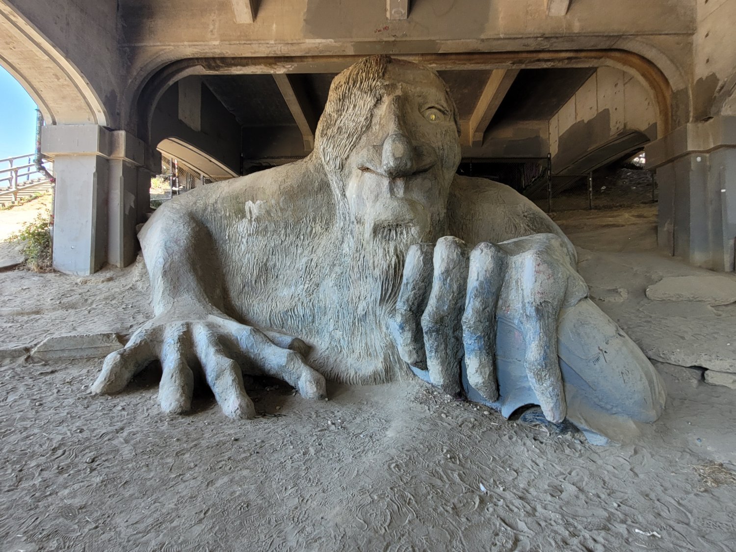 Solve Statue "Troll´s Knoll" in der 876 N 36th Street, Seattle ...