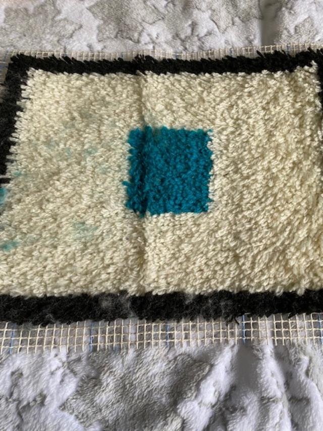 Solve Rug (h) jigsaw puzzle online with 20 pieces