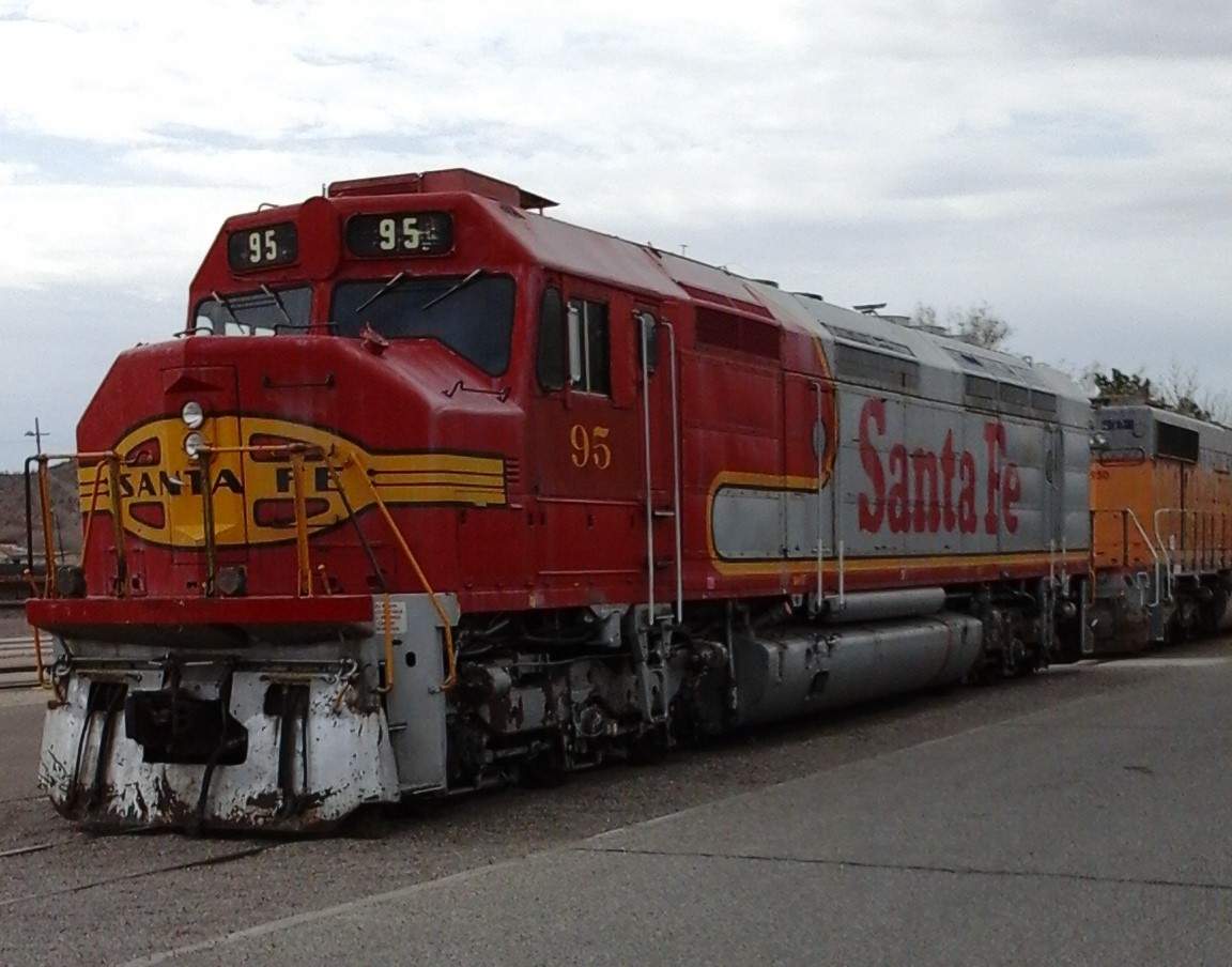 Solve ATSF 95 jigsaw puzzle online with 99 pieces