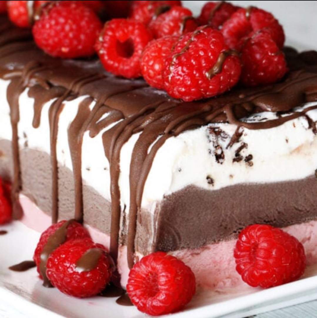 Solve Frozen layered Gelato cake jigsaw puzzle online with 324 pieces