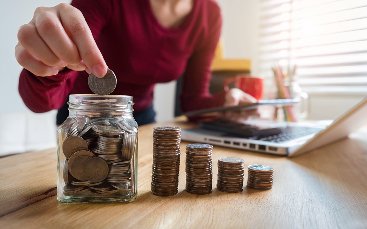 Solve Saving Coins jigsaw puzzle online with 96 pieces