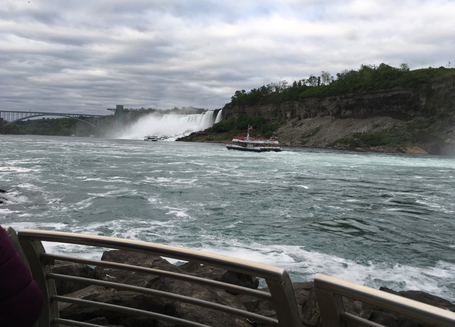 Solve 90. Niagara Falls jigsaw puzzle online with 24 pieces