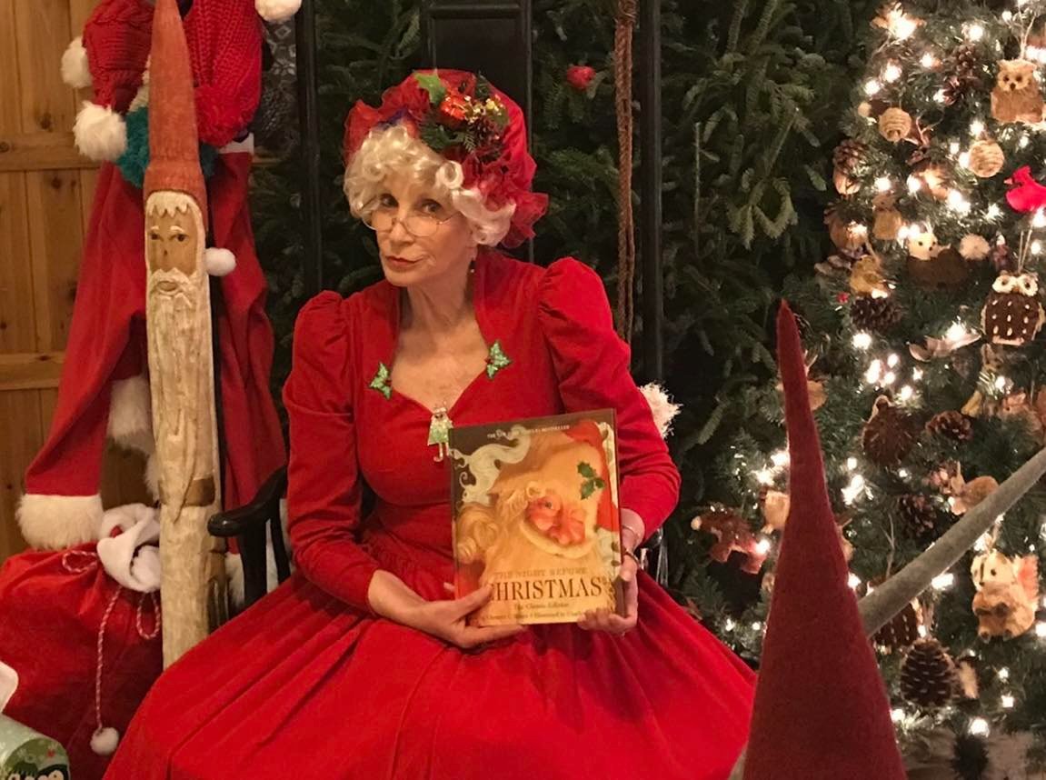 Solve Mrs. Christmas jigsaw puzzle online with 48 pieces