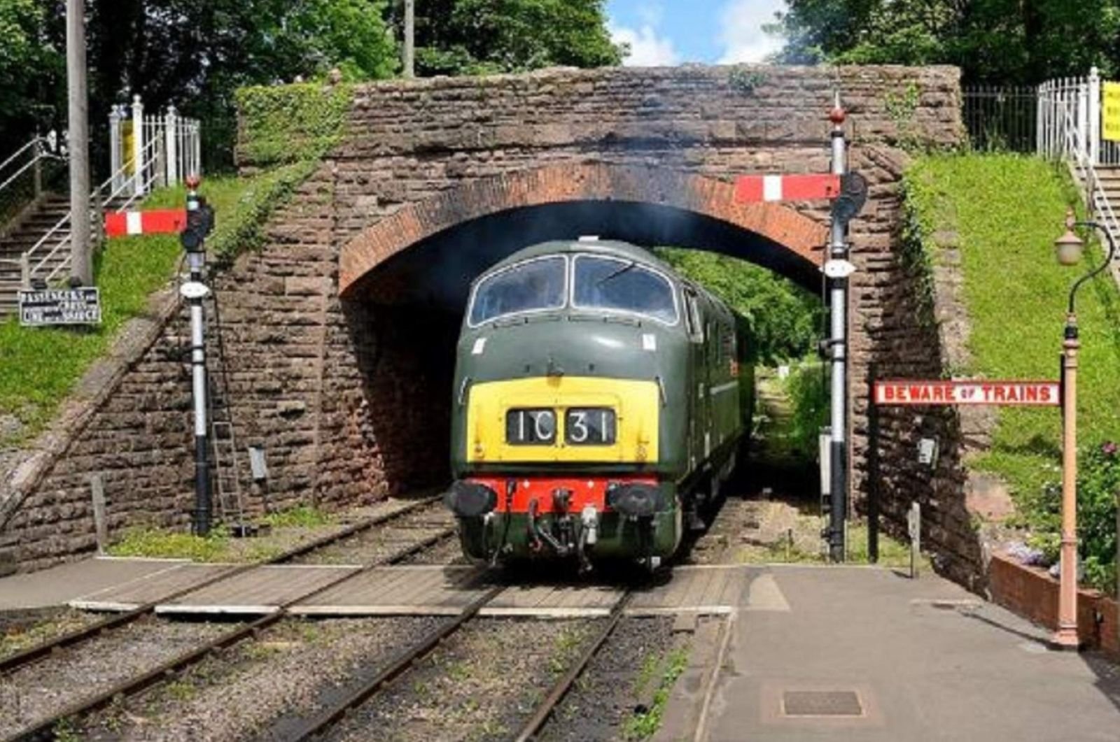 Solve BR Class 42 Warship D832 Onslaught. jigsaw puzzle online with 247 ...