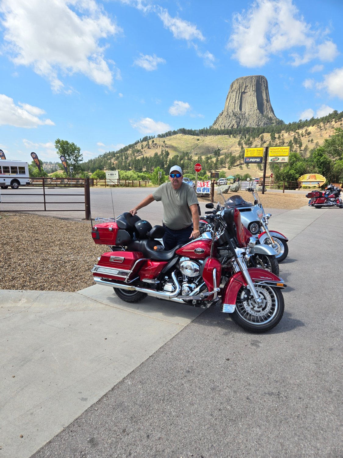 Solve Devil's Tower SD jigsaw puzzle online with 48 pieces