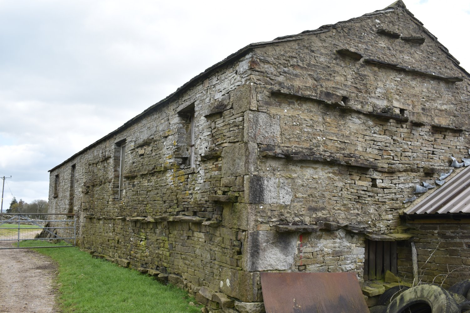 Jigsaw Puzzle | 12 pieces | Sagging gable end on this 500 year old barn ...