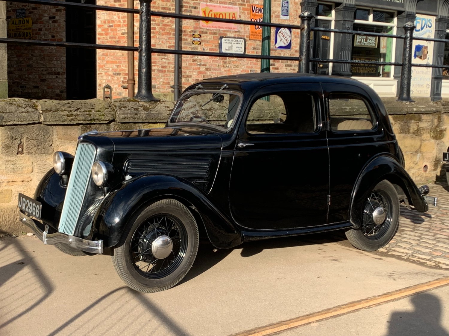 Solve 1935 Ford Ten Saloon jigsaw puzzle online with 35 pieces