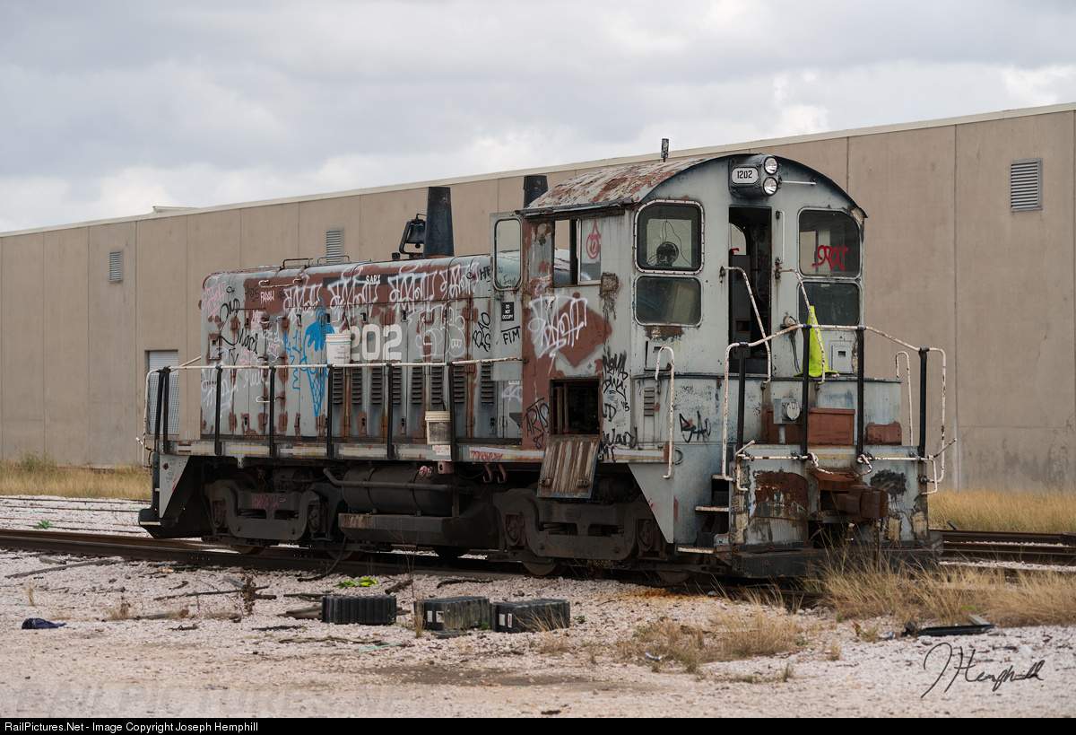Solve emd sw9 sarx#1202 still with her bell, commerce st. spur, houston, tx jigsaw puzzle online ...