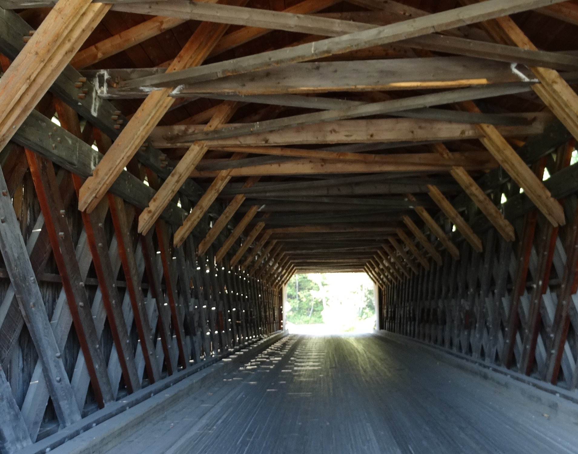 Solve Bridge jigsaw puzzle online with 99 pieces