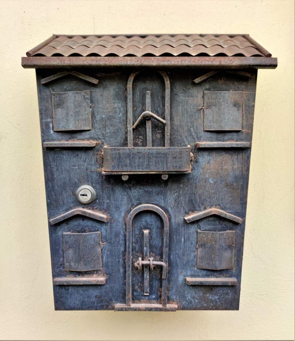 Solve Letter Box jigsaw puzzle online with 72 pieces