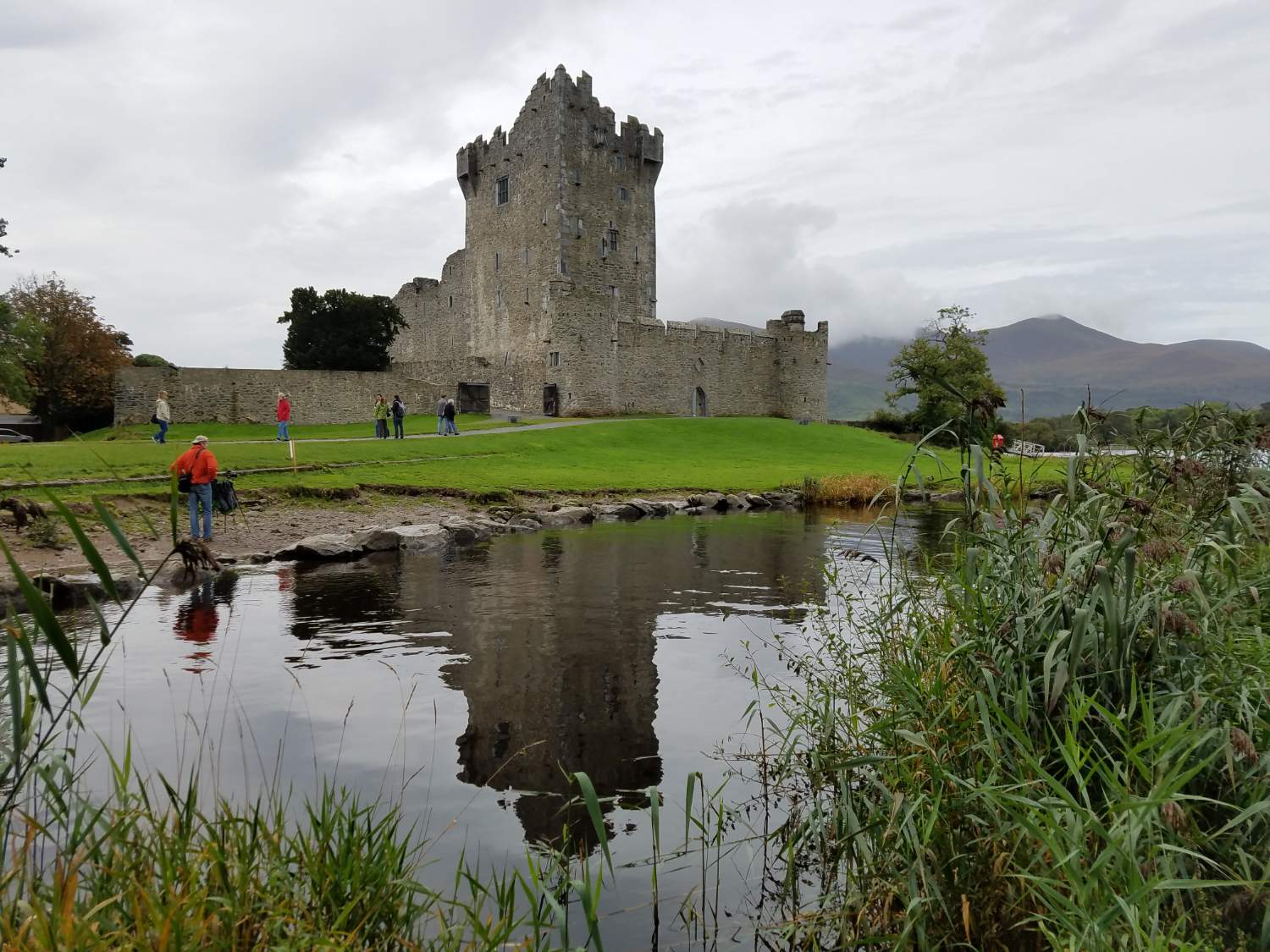 Solve Irish Castle jigsaw puzzle online with 88 pieces