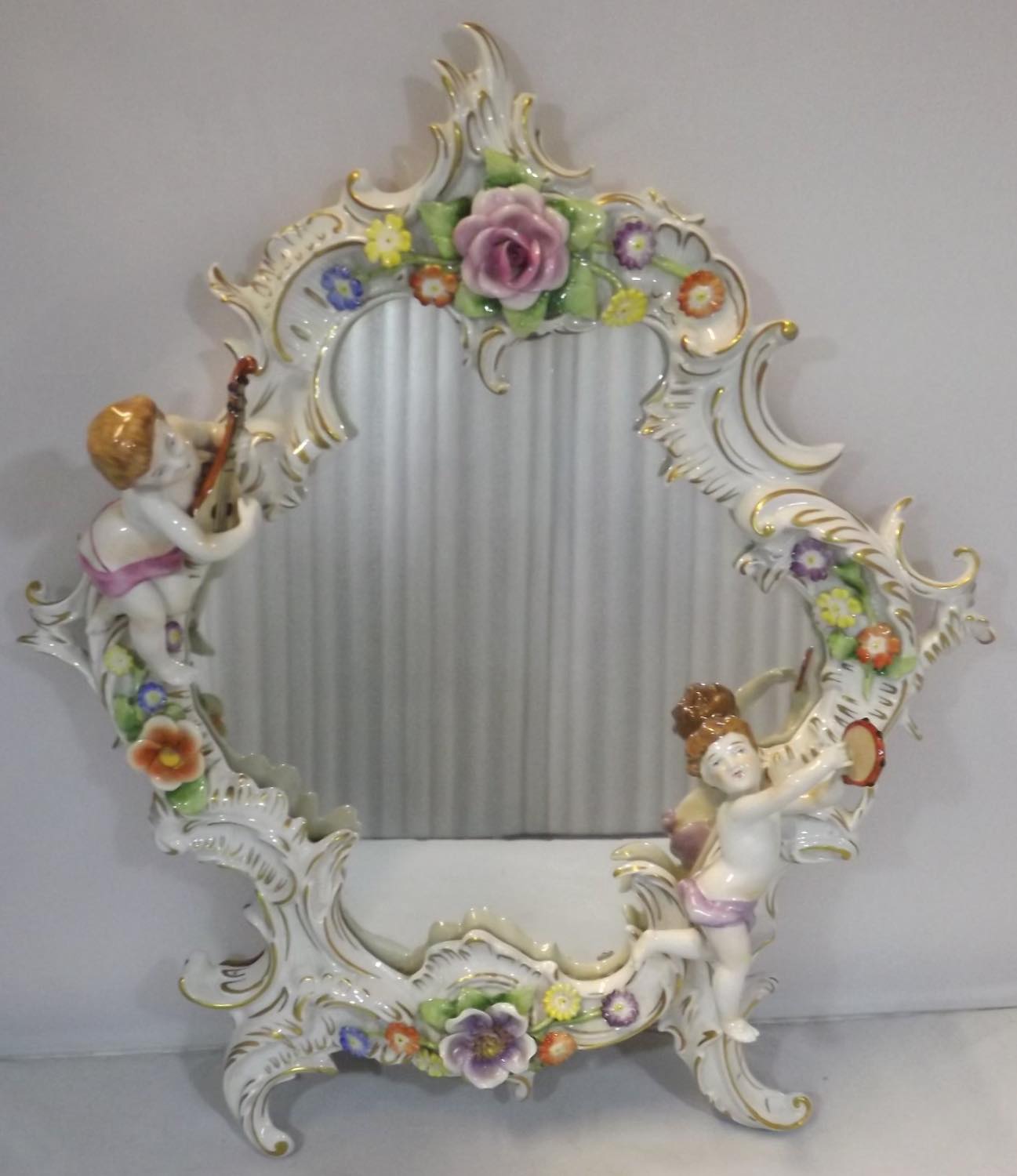 Solve Antique or Vintage Mirror jigsaw puzzle online with 143 pieces