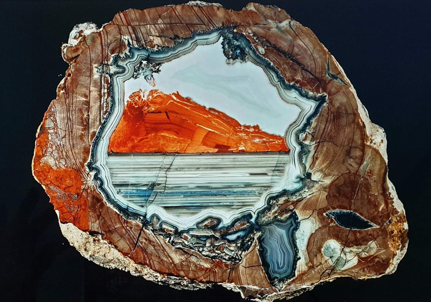 Solve "THE ORANGE ICEBERG" jigsaw puzzle online with 35 pieces