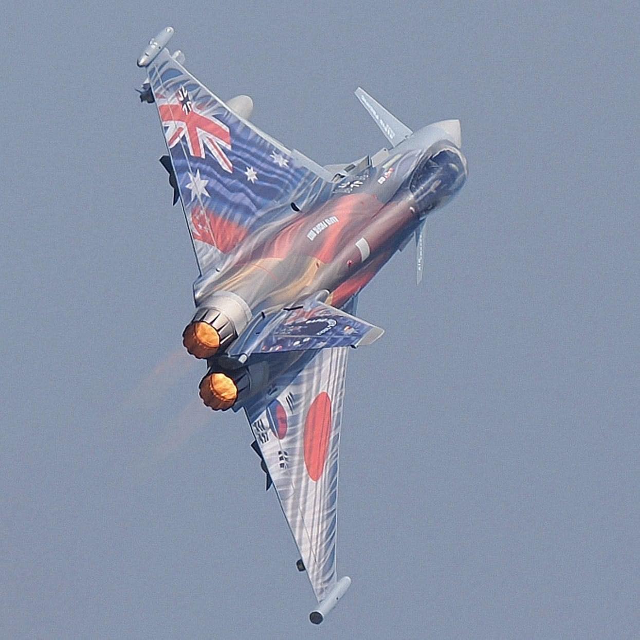 Solve Colorful Typhoon. jigsaw puzzle online with 121 pieces