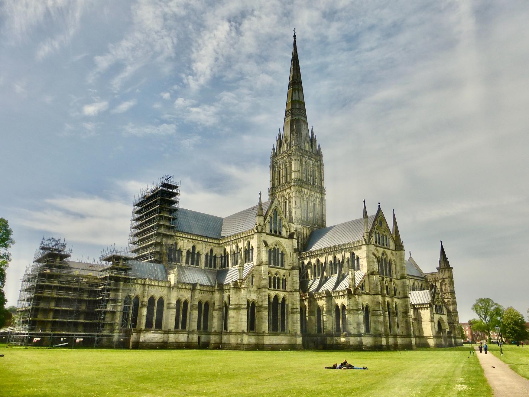 Solve Salisbury Cathedral, England jigsaw puzzle online with 154 pieces