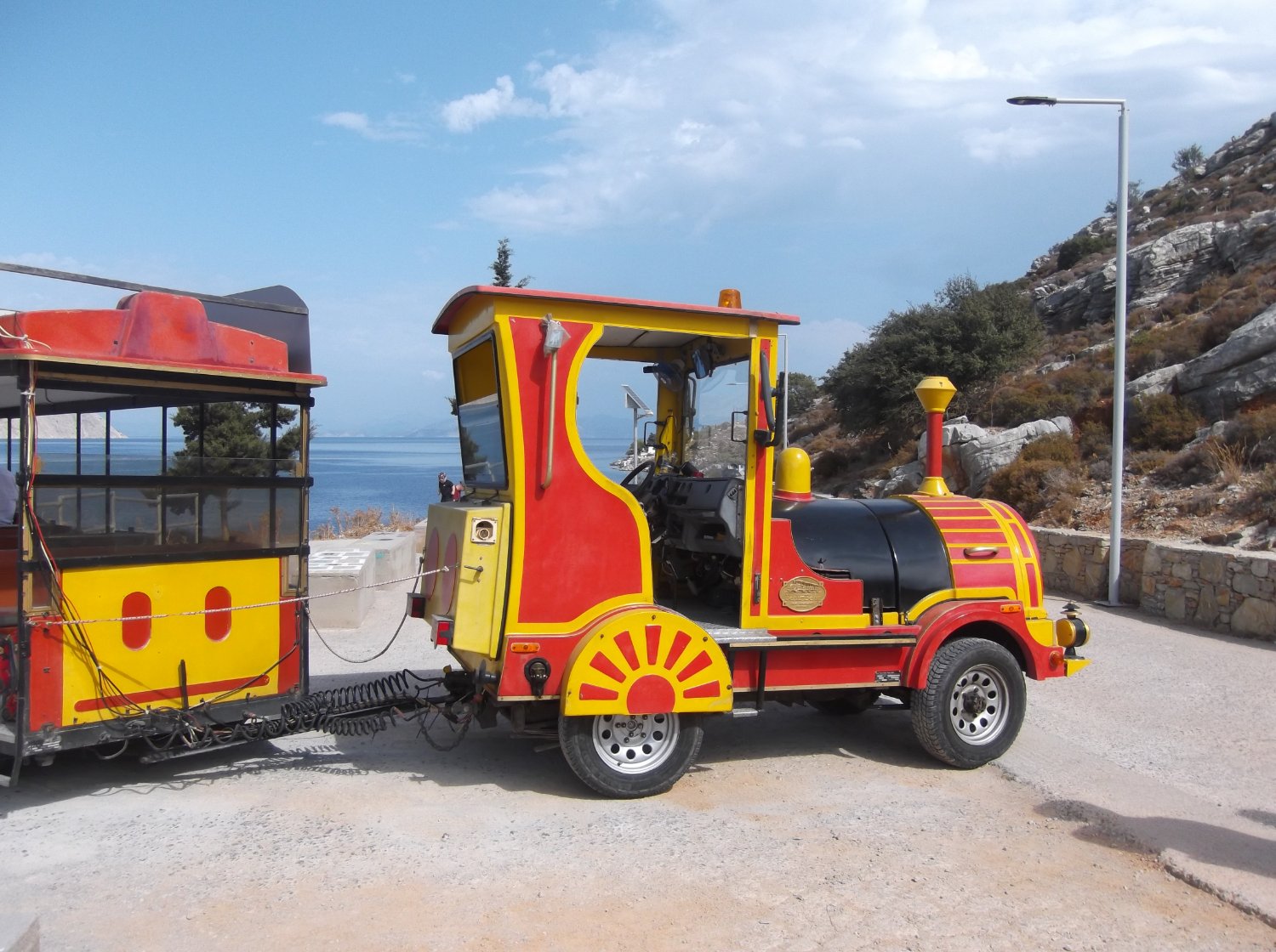 Puzzle | 20 piezas | Road Train, Symi, Greece | Jigidi