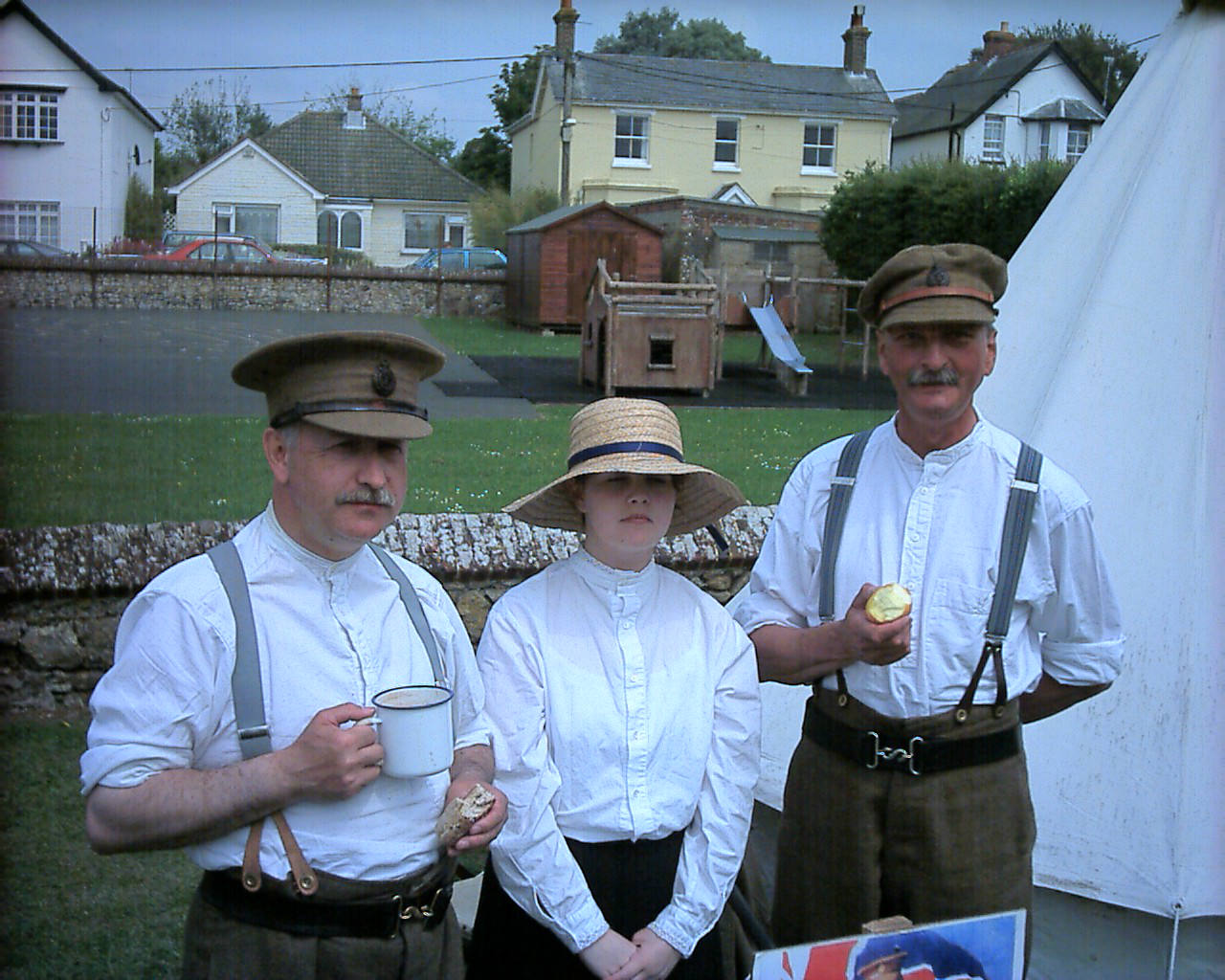 Solve OLD APPLES jigsaw puzzle online with 154 pieces