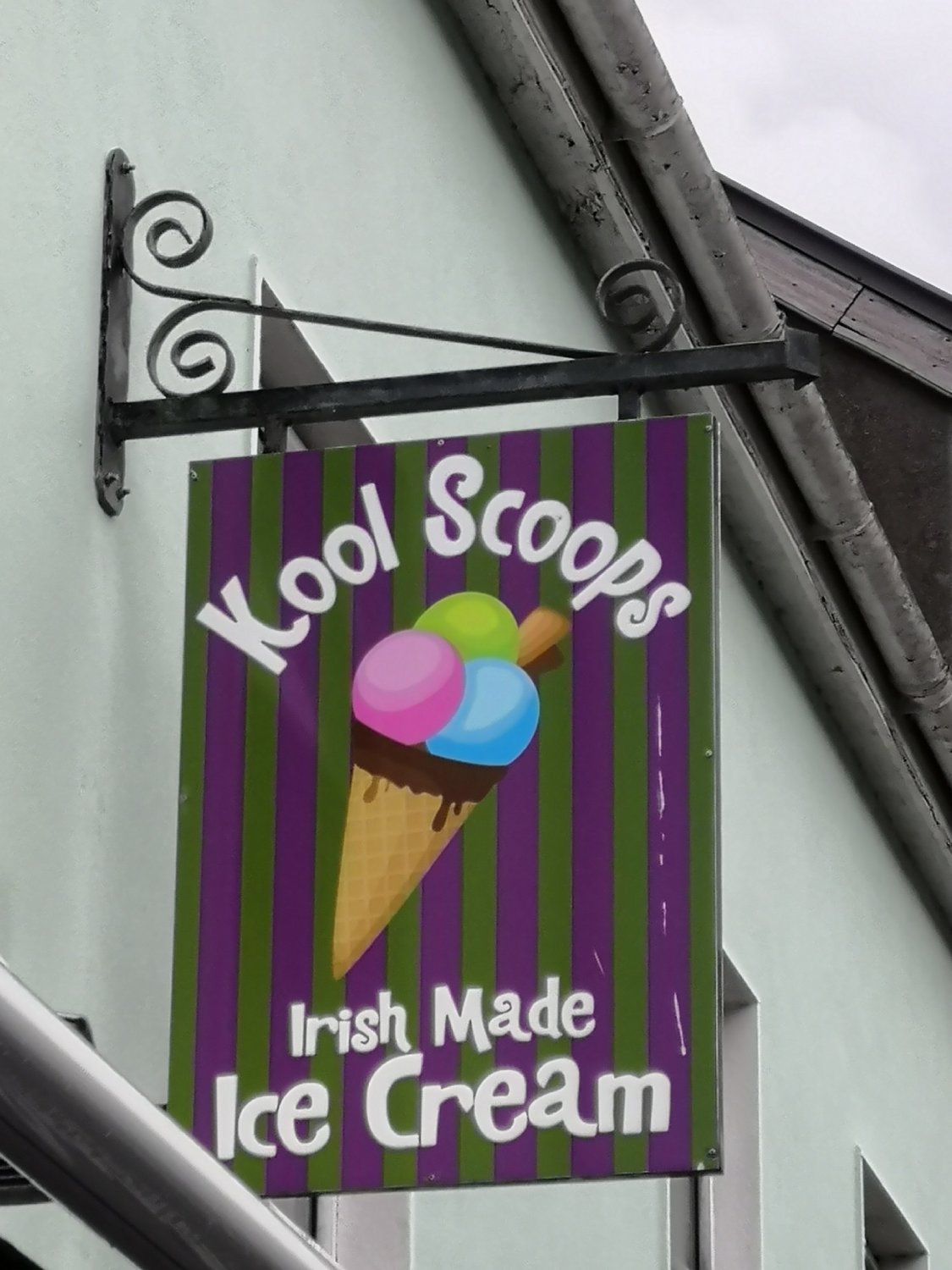 Solve Eis-Runde 11 jigsaw puzzle online with 300 pieces