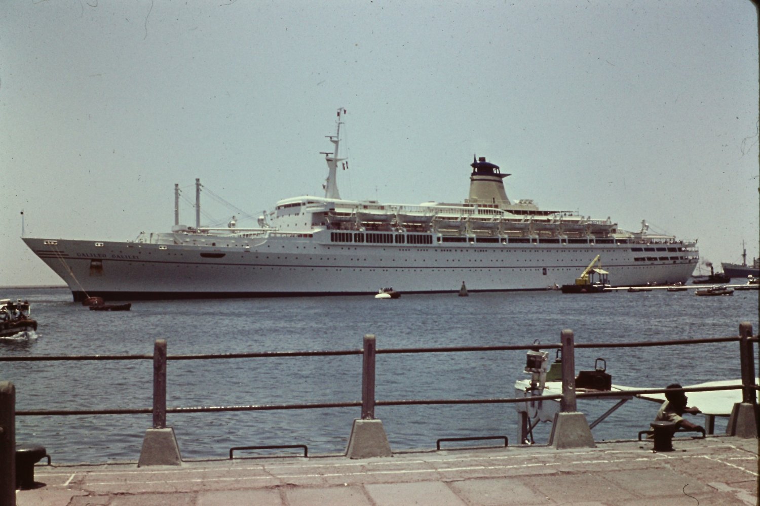 Solve Galileo Galilei jigsaw puzzle online with 24 pieces