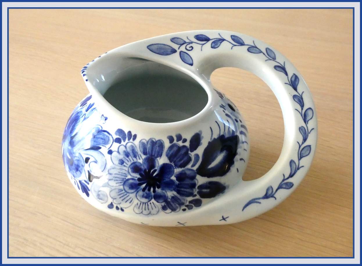 Solve Delfs blauw melkpotje. Delft blue milk pot. jigsaw puzzle online ...
